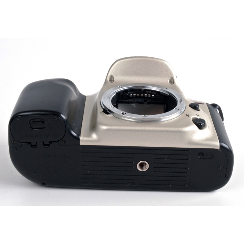 NIKON F50 silver (cuerpo) – Camara réflex analógica de 35mm